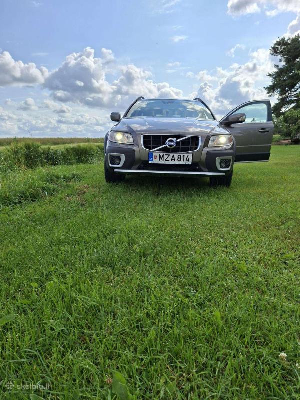 Grey Volvo XC70 2012 in Raseiniai, with an engine capacity of 2.40 L and mileage of 310 thousand km for 8200 €, photo 6 on AUTOMOTO.COM.LV