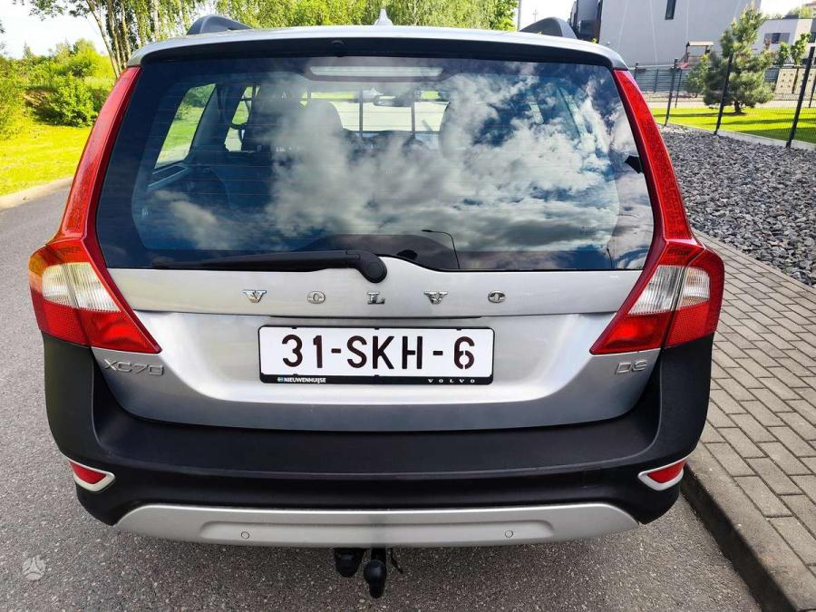 Grey Volvo XC70 2012 in Kaunas, with an engine capacity of 1.98 L and mileage of 280 thousand km for 8345 €, photo 6 on AUTOMOTO.COM.LV