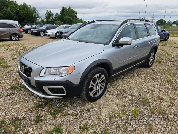 Grey Volvo XC70 2012 in Tartu, with an engine capacity of 2.40 L and mileage of 227 thousand km for 8990 €, photo 1 on AUTOMOTO.COM.LV