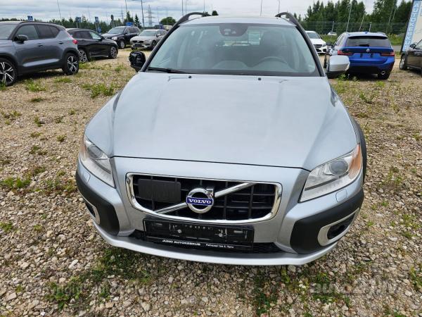 Grey Volvo XC70 2012 in Tartu, with an engine capacity of 2.40 L and mileage of 227 thousand km for 8990 €, photo 2 on AUTOMOTO.COM.LV