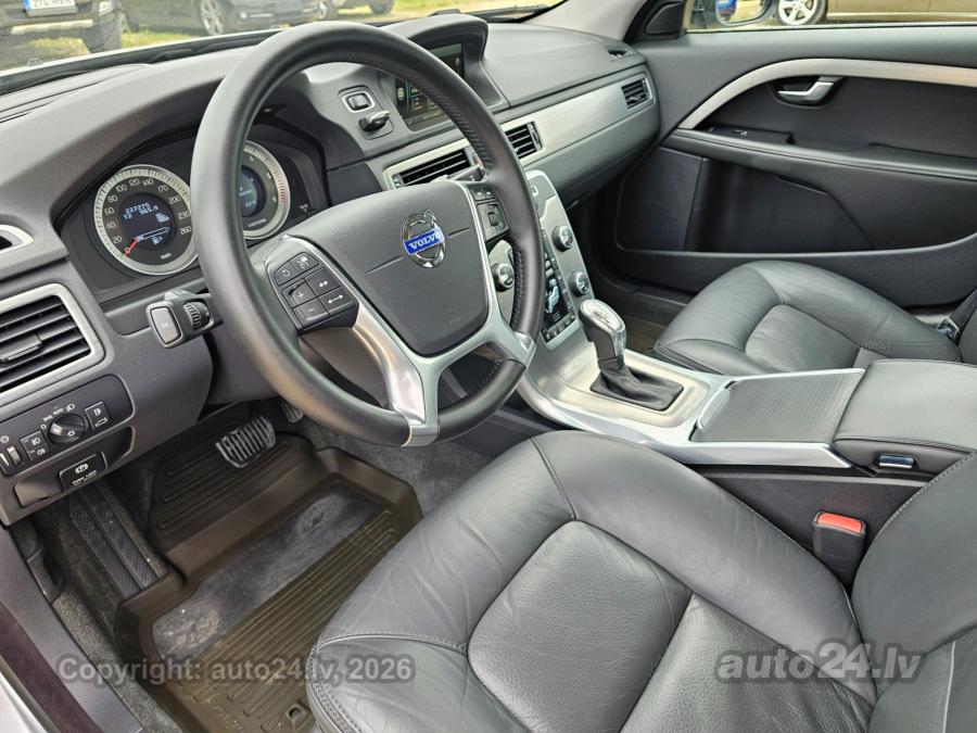 Pelēks Volvo XC70 2012 Tartu, ar dzinēja tilpumu 2.40 L un nobraukumu 227 tūkst. km par 8990 €, foto 10 vietnē AUTOMOTO.COM.LV