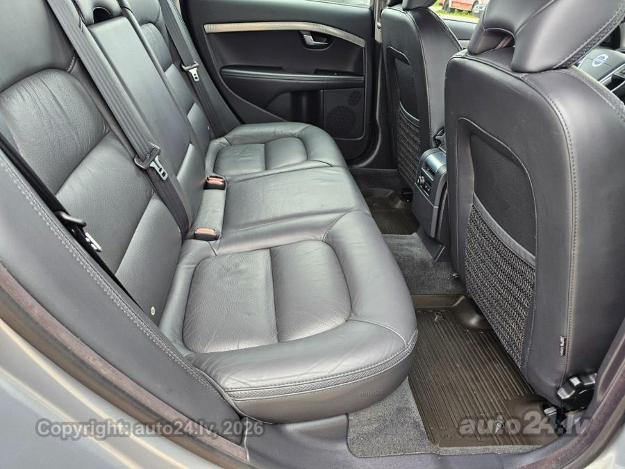 Pelēks Volvo XC70 2012 Tartu, ar dzinēja tilpumu 2.40 L un nobraukumu 227 tūkst. km par 8990 €, foto 13 vietnē AUTOMOTO.COM.LV
