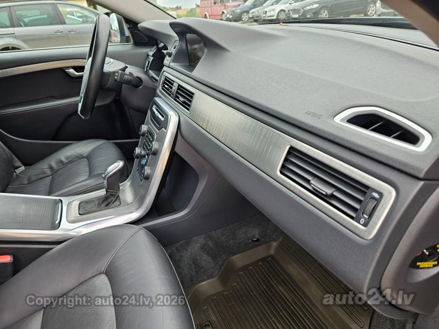 Pelēks Volvo XC70 2012 Tartu, ar dzinēja tilpumu 2.40 L un nobraukumu 227 tūkst. km par 8990 €, foto 14 vietnē AUTOMOTO.COM.LV