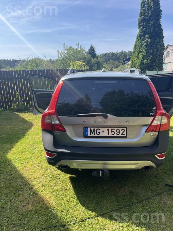 Pelēks Volvo XC70 2012 Ventspils, ar dzinēja tilpumu 2.40 L un nobraukumu 187 tūkst. km par 9500 €, foto 2 vietnē AUTOMOTO.COM.LV