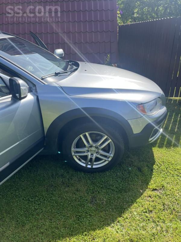 Pelēks Volvo XC70 2012 Ventspils, ar dzinēja tilpumu 2.40 L un nobraukumu 187 tūkst. km par 9500 €, foto 3 vietnē AUTOMOTO.COM.LV