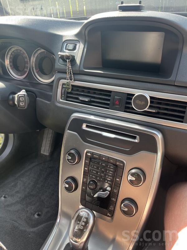 Pelēks Volvo XC70 2012 Ventspils, ar dzinēja tilpumu 2.40 L un nobraukumu 187 tūkst. km par 9500 €, foto 6 vietnē AUTOMOTO.COM.LV