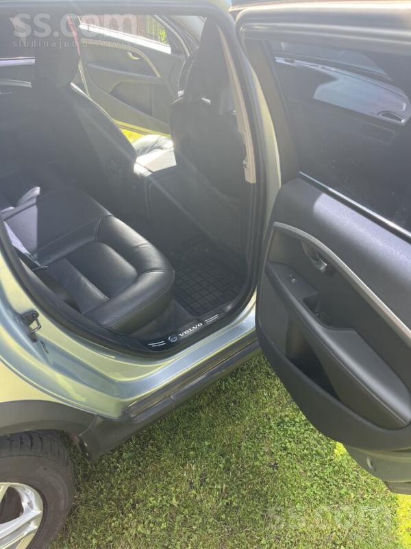 Pelēks Volvo XC70 2012 Ventspils, ar dzinēja tilpumu 2.40 L un nobraukumu 187 tūkst. km par 9500 €, foto 8 vietnē AUTOMOTO.COM.LV
