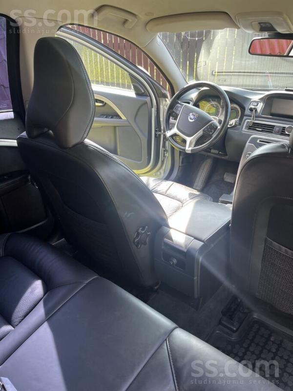 Pelēks Volvo XC70 2012 Ventspils, ar dzinēja tilpumu 2.40 L un nobraukumu 187 tūkst. km par 9500 €, foto 10 vietnē AUTOMOTO.COM.LV