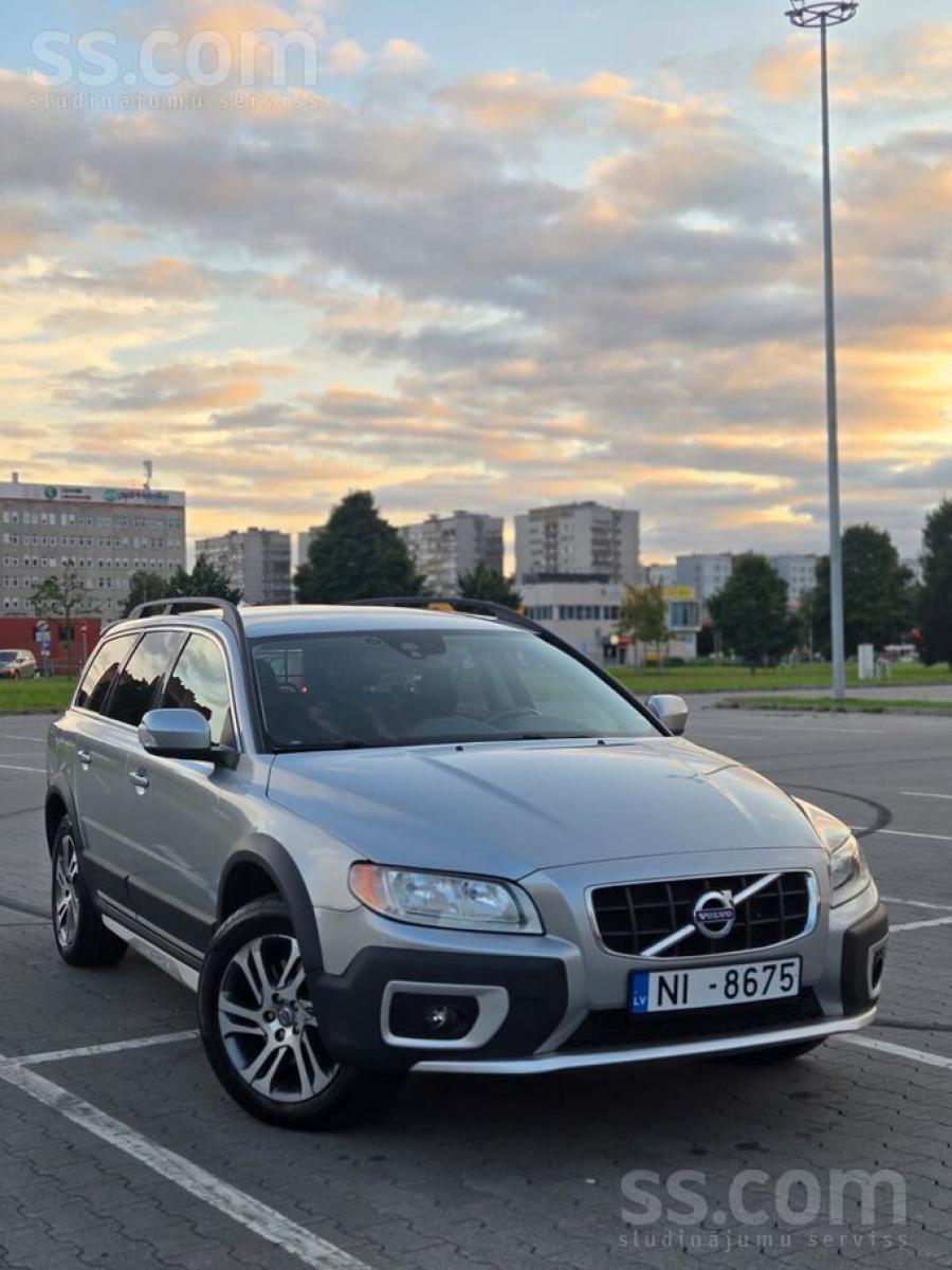 Pelēks Volvo XC70 2012 Rīga, ar dzinēja tilpumu 2.40 L un nobraukumu 258 tūkst. km par 9600 €, foto 3 vietnē AUTOMOTO.COM.LV