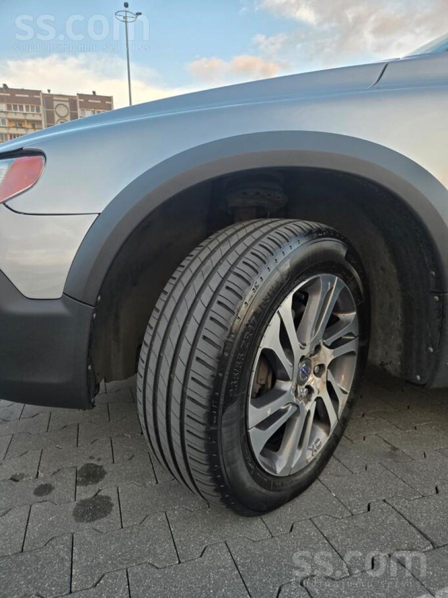 Pelēks Volvo XC70 2012 Rīga, ar dzinēja tilpumu 2.40 L un nobraukumu 258 tūkst. km par 9600 €, foto 5 vietnē AUTOMOTO.COM.LV