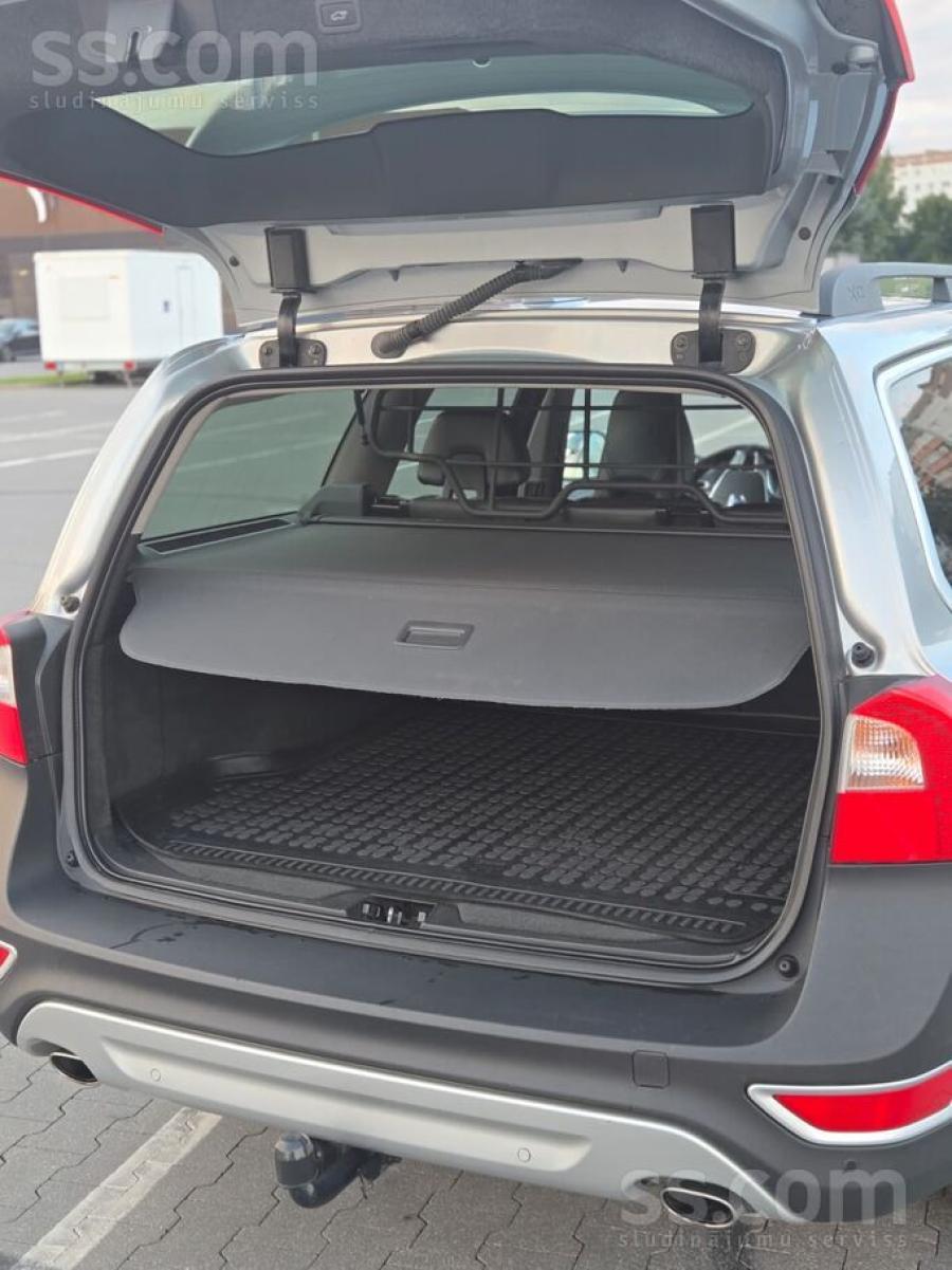 Pelēks Volvo XC70 2012 Rīga, ar dzinēja tilpumu 2.40 L un nobraukumu 258 tūkst. km par 9600 €, foto 6 vietnē AUTOMOTO.COM.LV