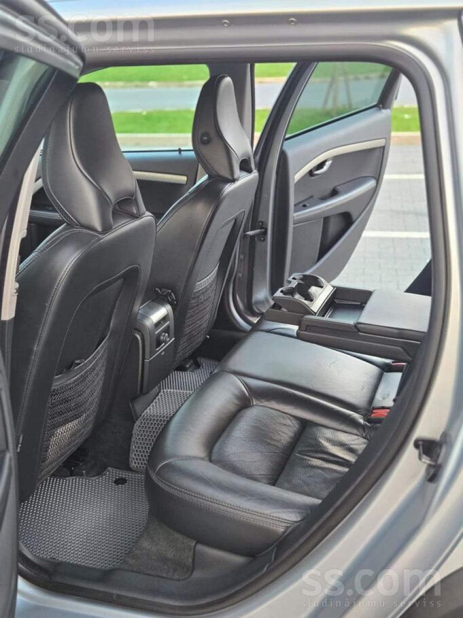Pelēks Volvo XC70 2012 Rīga, ar dzinēja tilpumu 2.40 L un nobraukumu 258 tūkst. km par 9600 €, foto 8 vietnē AUTOMOTO.COM.LV