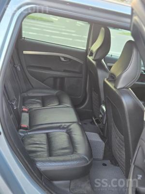 Pelēks Volvo XC70 2012 Rīga, ar dzinēja tilpumu 2.40 L un nobraukumu 258 tūkst. km par 9600 €, foto 9 vietnē AUTOMOTO.COM.LV