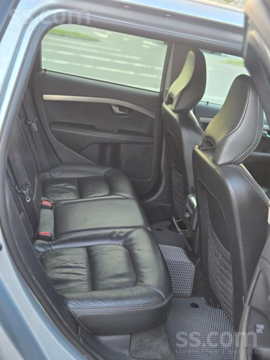 Pelēks Volvo XC70 2012 Rīga, ar dzinēja tilpumu 2.40 L un nobraukumu 258 tūkst. km par 9600 €, foto 9 vietnē AUTOMOTO.COM.LV