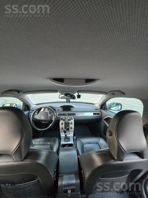 Grey Volvo XC70 2012 in Riga, with an engine capacity of 2.40 L and mileage of 258 thousand km for 9600 €, photo 9 on AUTOMOTO.COM.LV