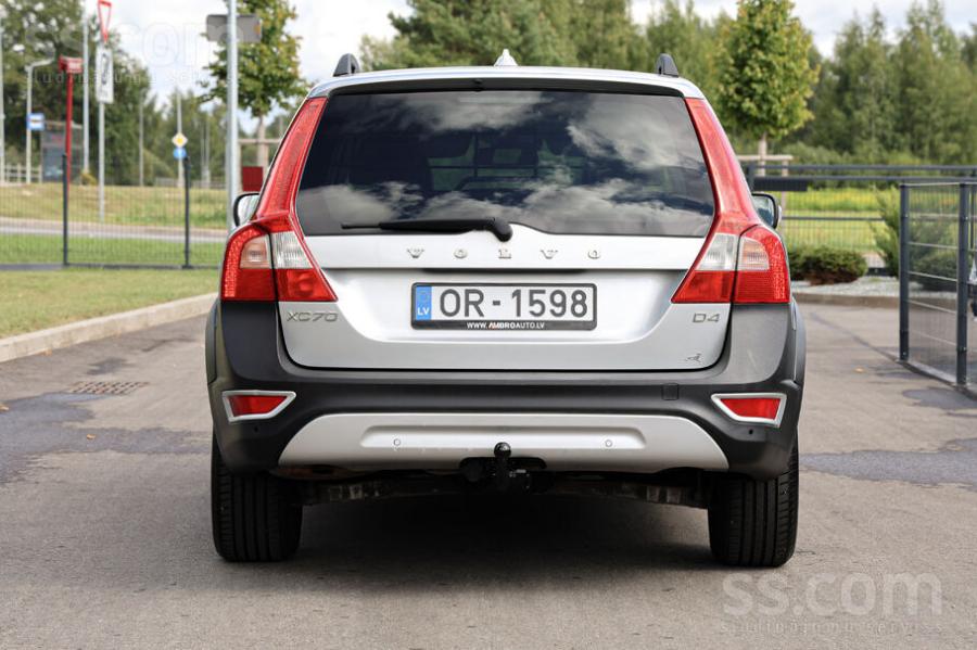 Pelēks Volvo XC70 2012 Jelgava, ar dzinēja tilpumu 2.00 L un nobraukumu 0 tūkst. km par 10450 €, foto 6 vietnē AUTOMOTO.COM.LV