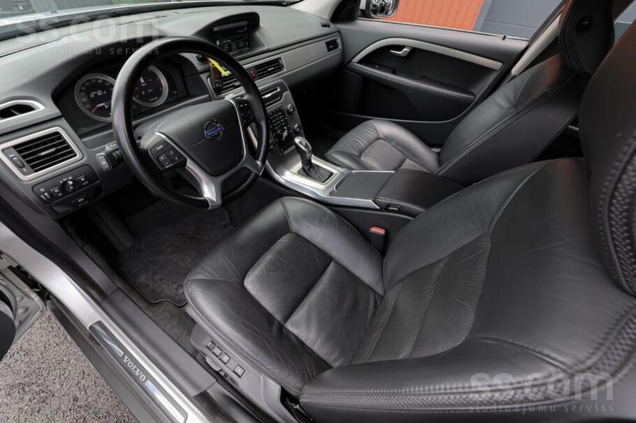 Pelēks Volvo XC70 2012 Jelgava, ar dzinēja tilpumu 2.00 L un nobraukumu 0 tūkst. km par 10450 €, foto 9 vietnē AUTOMOTO.COM.LV