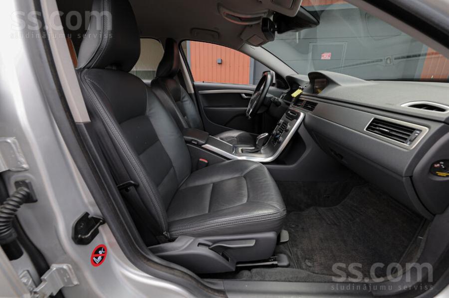 Pelēks Volvo XC70 2012 Jelgava, ar dzinēja tilpumu 2.00 L un nobraukumu 0 tūkst. km par 10450 €, foto 12 vietnē AUTOMOTO.COM.LV