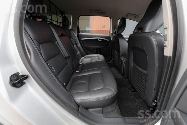 Grey Volvo XC70 2012 in Jelgava, with an engine capacity of 2.00 L and mileage of 0 thousand km for 10450 €, photo 11 on AUTOMOTO.COM.LV