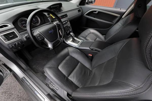 Pelēks Volvo XC70 2012 Jelgava, ar dzinēja tilpumu 2.00 L un nobraukumu 241 tūkst. km par 10450 €, foto 8 vietnē AUTOMOTO.COM.LV
