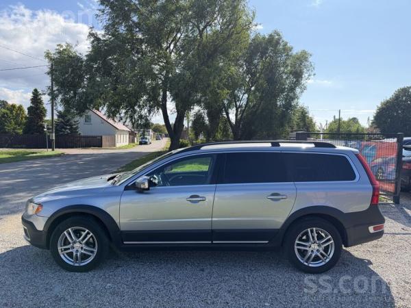 Grey Volvo XC70 2012 in Ventspils, with an engine capacity of 2.40 L and mileage of 188 thousand km for 8990 €, photo 5 on AUTOMOTO.COM.LV