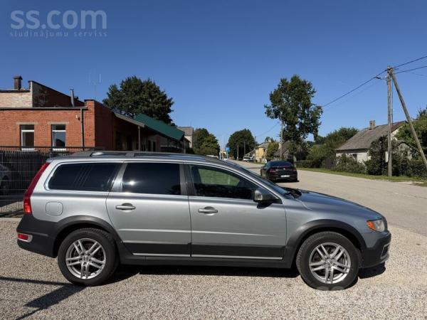 Grey Volvo XC70 2012 in Ventspils, with an engine capacity of 2.40 L and mileage of 188 thousand km for 8990 €, photo 6 on AUTOMOTO.COM.LV