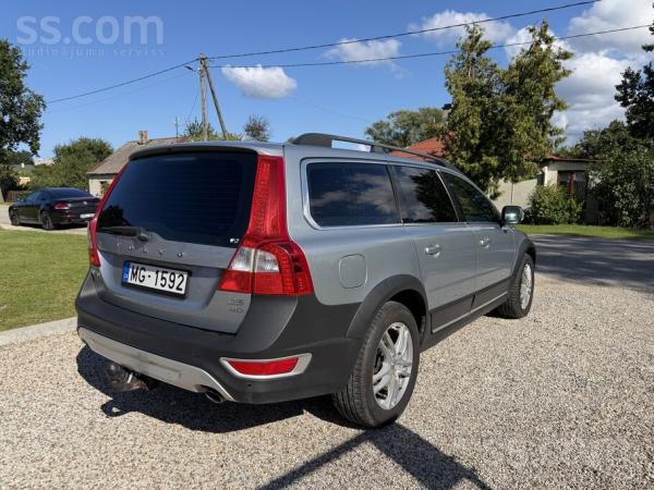 Grey Volvo XC70 2012 in Ventspils, with an engine capacity of 2.40 L and mileage of 188 thousand km for 8990 €, photo 7 on AUTOMOTO.COM.LV