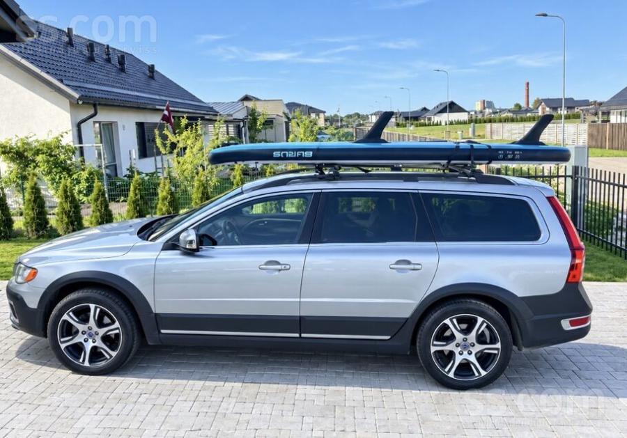 Grey Volvo XC70 2012 in Riga, with an engine capacity of 2.40 L and mileage of 399 thousand km for 8500 €, photo 3 on AUTOMOTO.COM.LV