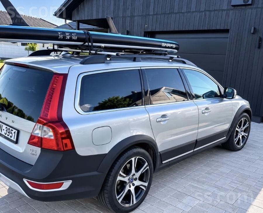 Grey Volvo XC70 2012 in Riga, with an engine capacity of 2.40 L and mileage of 399 thousand km for 8500 €, photo 4 on AUTOMOTO.COM.LV