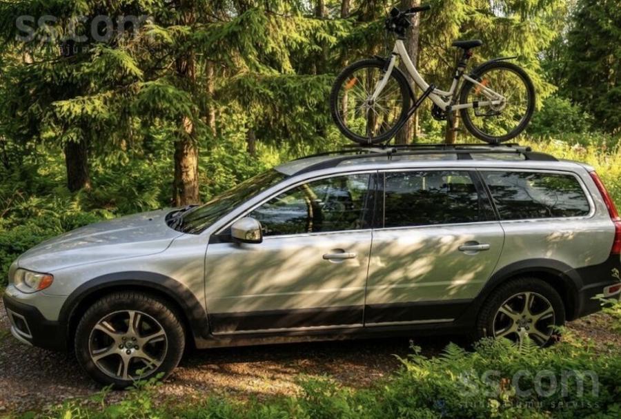 Grey Volvo XC70 2012 in Riga, with an engine capacity of 2.40 L and mileage of 399 thousand km for 8500 €, photo 5 on AUTOMOTO.COM.LV