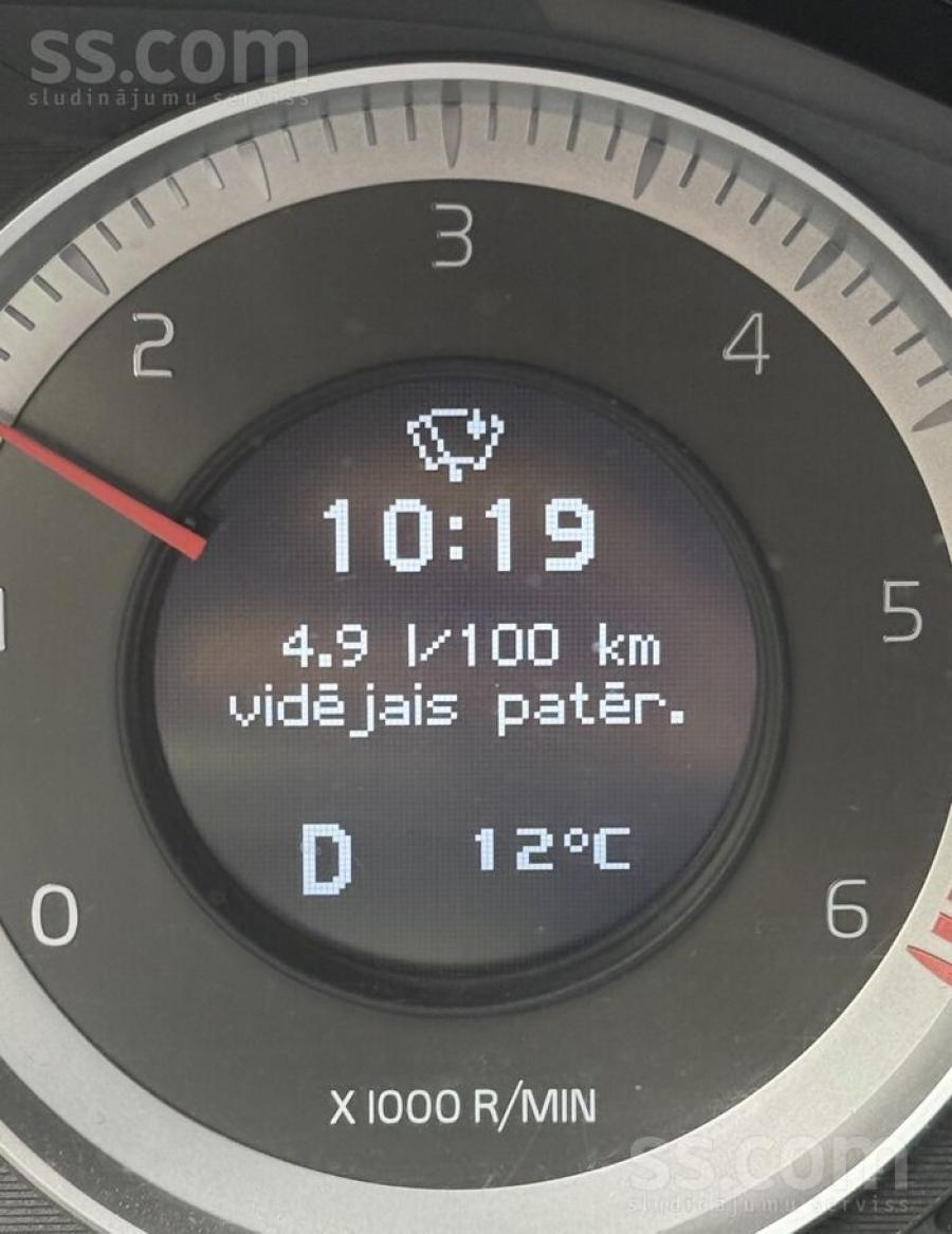 Grey Volvo XC70 2012 in Riga, with an engine capacity of 2.40 L and mileage of 399 thousand km for 8500 €, photo 7 on AUTOMOTO.COM.LV
