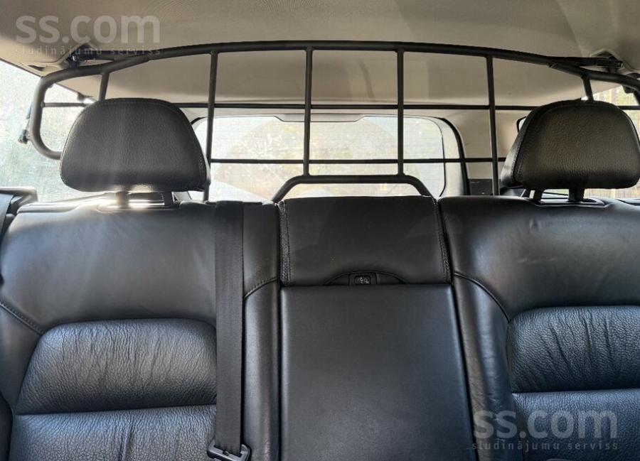 Grey Volvo XC70 2012 in Riga, with an engine capacity of 2.40 L and mileage of 399 thousand km for 8500 €, photo 10 on AUTOMOTO.COM.LV