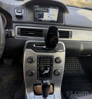 Grey Volvo XC70 2012 in Riga, with an engine capacity of 2.40 L and mileage of 399 thousand km for 8500 €, photo 13 on AUTOMOTO.COM.LV