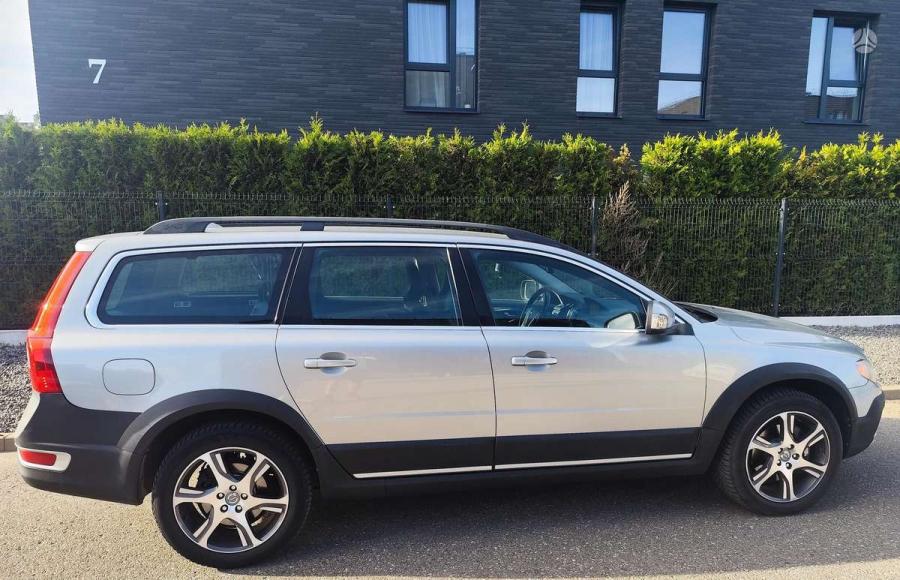 Pelēks Volvo XC70 2012 Kauņa, ar dzinēja tilpumu 2.40 L un nobraukumu 248 tūkst. km par 8650 €, foto 9 vietnē AUTOMOTO.COM.LV