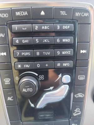 Pelēks Volvo XC70 2012 Kauņa, ar dzinēja tilpumu 2.40 L un nobraukumu 248 tūkst. km par 8650 €, foto 19 vietnē AUTOMOTO.COM.LV