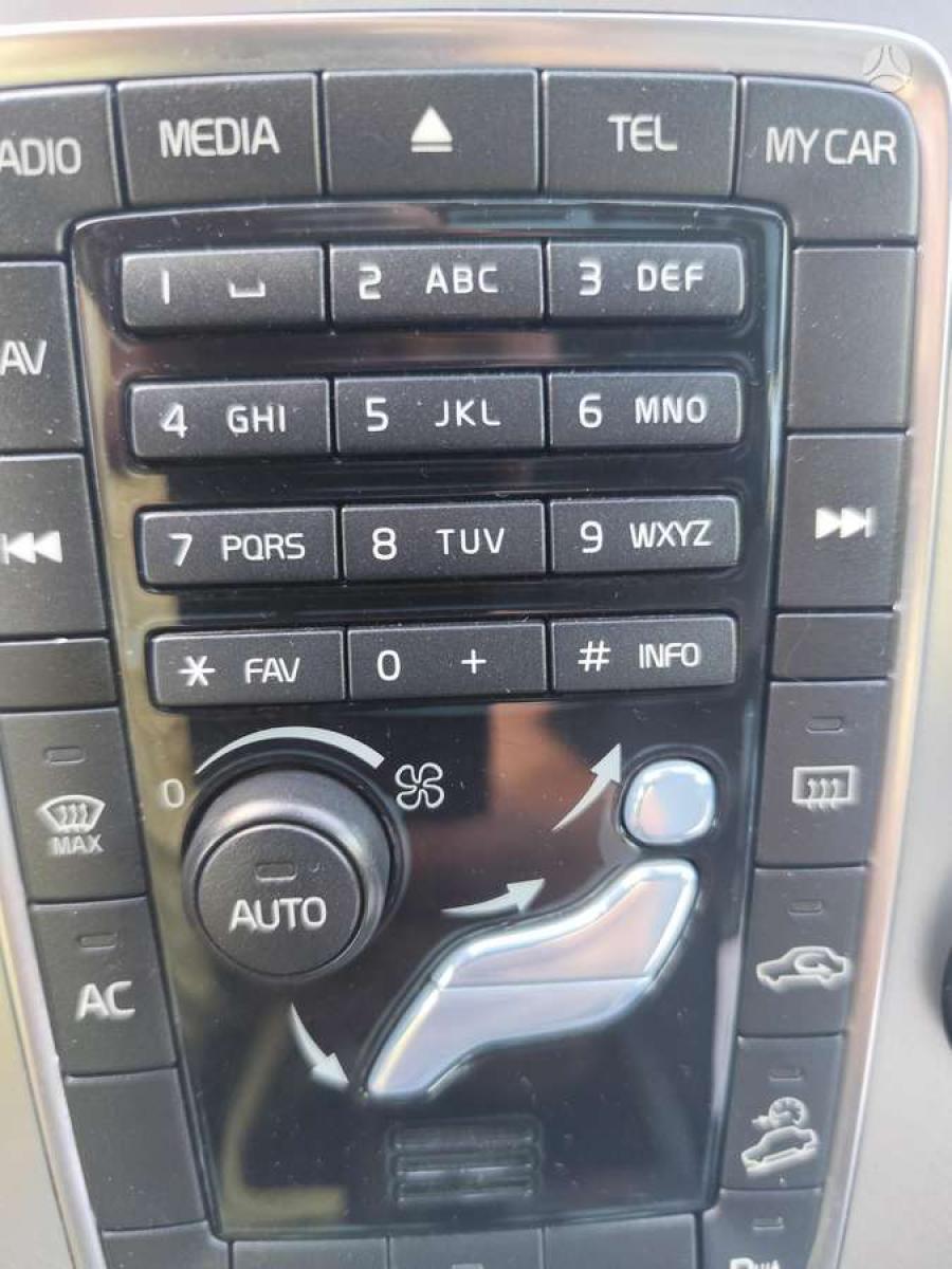 Pelēks Volvo XC70 2012 Kauņa, ar dzinēja tilpumu 2.40 L un nobraukumu 248 tūkst. km par 8650 €, foto 19 vietnē AUTOMOTO.COM.LV