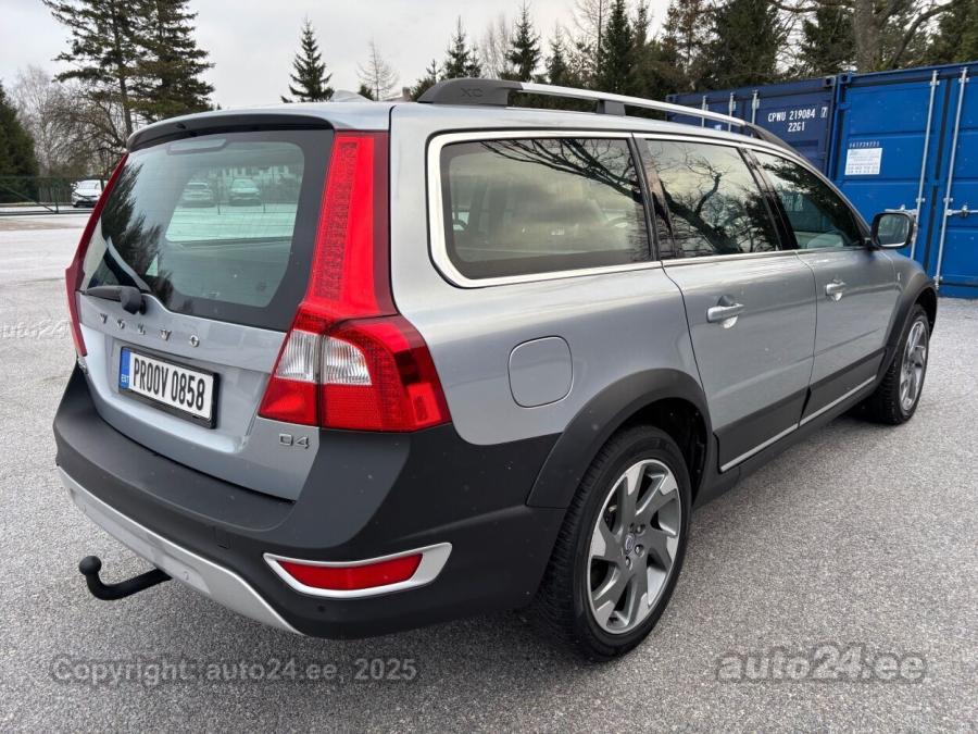 Grey Volvo XC70 2013 in Paide, with an engine capacity of 2.00 L and mileage of 320 thousand km for 9690 €, photo 5 on AUTOMOTO.COM.LV