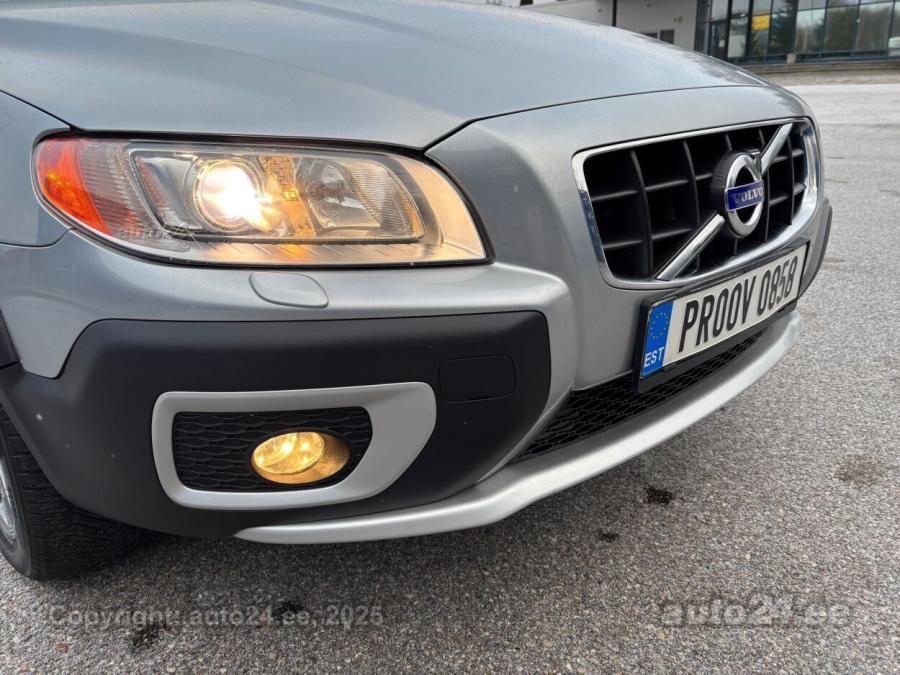 Grey Volvo XC70 2013 in Paide, with an engine capacity of 2.00 L and mileage of 320 thousand km for 9690 €, photo 7 on AUTOMOTO.COM.LV