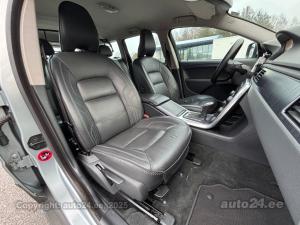 Grey Volvo XC70 2013 in Paide, with an engine capacity of 2.00 L and mileage of 320 thousand km for 9690 €, photo 10 on AUTOMOTO.COM.LV