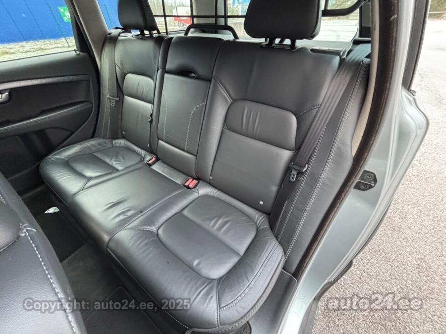 Grey Volvo XC70 2013 in Paide, with an engine capacity of 2.00 L and mileage of 320 thousand km for 9690 €, photo 13 on AUTOMOTO.COM.LV