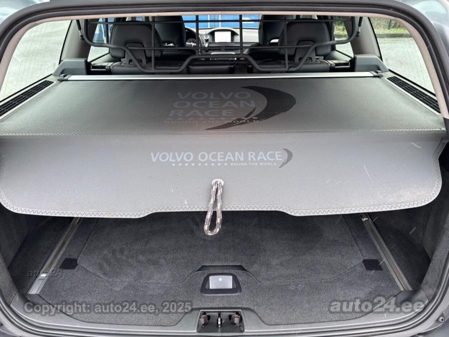 Grey Volvo XC70 2013 in Paide, with an engine capacity of 2.00 L and mileage of 320 thousand km for 9690 €, photo 21 on AUTOMOTO.COM.LV