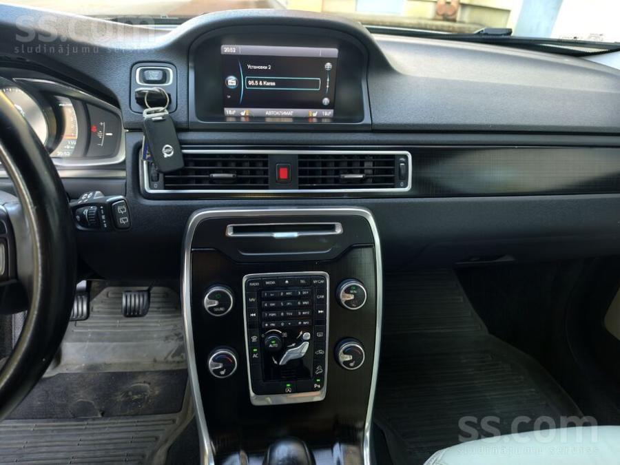 Pelēks Volvo XC70 2013 Jelgava, ar dzinēja tilpumu 2.40 L un nobraukumu 286 tūkst. km par 9990 €, foto 20 vietnē AUTOMOTO.COM.LV