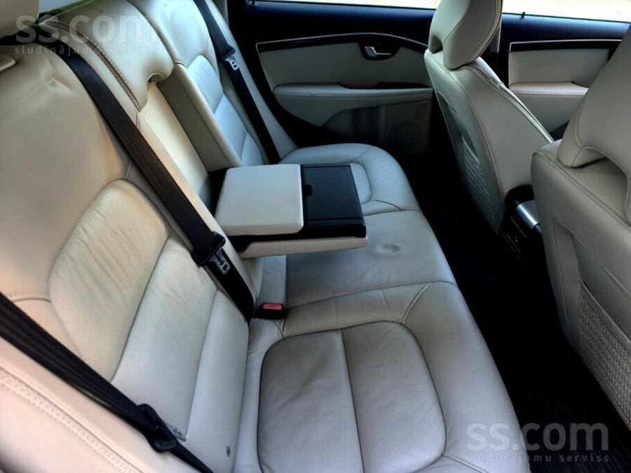 Pelēks Volvo XC70 2013 Jelgava, ar dzinēja tilpumu 2.40 L un nobraukumu 286 tūkst. km par 9990 €, foto 24 vietnē AUTOMOTO.COM.LV