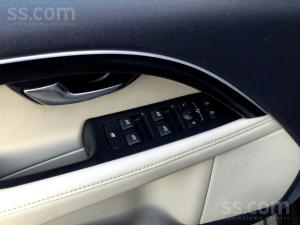 Pelēks Volvo XC70 2013 Jelgava, ar dzinēja tilpumu 2.40 L un nobraukumu 286 tūkst. km par 9990 €, foto 26 vietnē AUTOMOTO.COM.LV