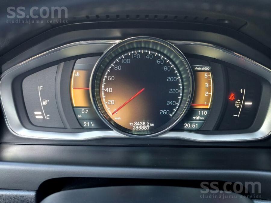 Pelēks Volvo XC70 2013 Jelgava, ar dzinēja tilpumu 2.40 L un nobraukumu 286 tūkst. km par 9990 €, foto 27 vietnē AUTOMOTO.COM.LV