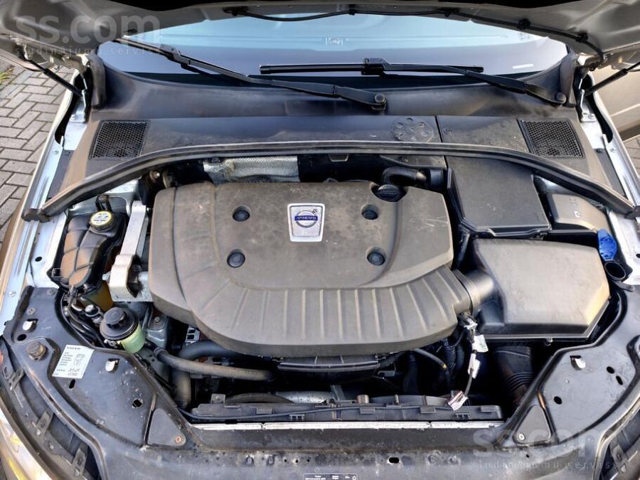 Pelēks Volvo XC70 2013 Jelgava, ar dzinēja tilpumu 2.40 L un nobraukumu 286 tūkst. km par 9990 €, foto 31 vietnē AUTOMOTO.COM.LV