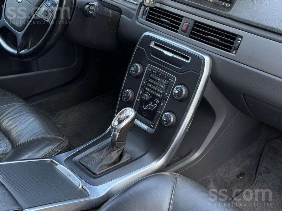 Pelēks Volvo XC70 2013 Jūrmala, ar dzinēja tilpumu 2.00 L un nobraukumu 0 tūkst. km par 7250 €, foto 20 vietnē AUTOMOTO.COM.LV