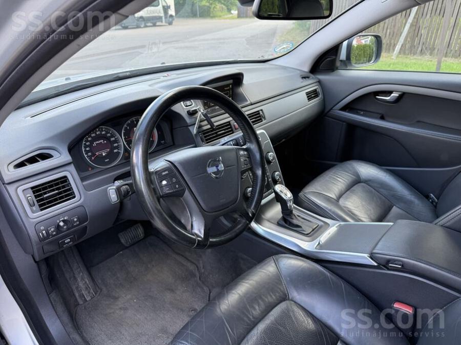 Pelēks Volvo XC70 2013 Jūrmala, ar dzinēja tilpumu 2.00 L un nobraukumu 0 tūkst. km par 7250 €, foto 25 vietnē AUTOMOTO.COM.LV