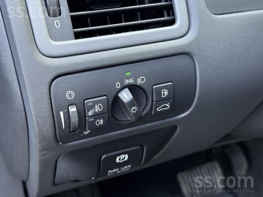 Pelēks Volvo XC70 2013 Jūrmala, ar dzinēja tilpumu 2.00 L un nobraukumu 0 tūkst. km par 7250 €, foto 27 vietnē AUTOMOTO.COM.LV