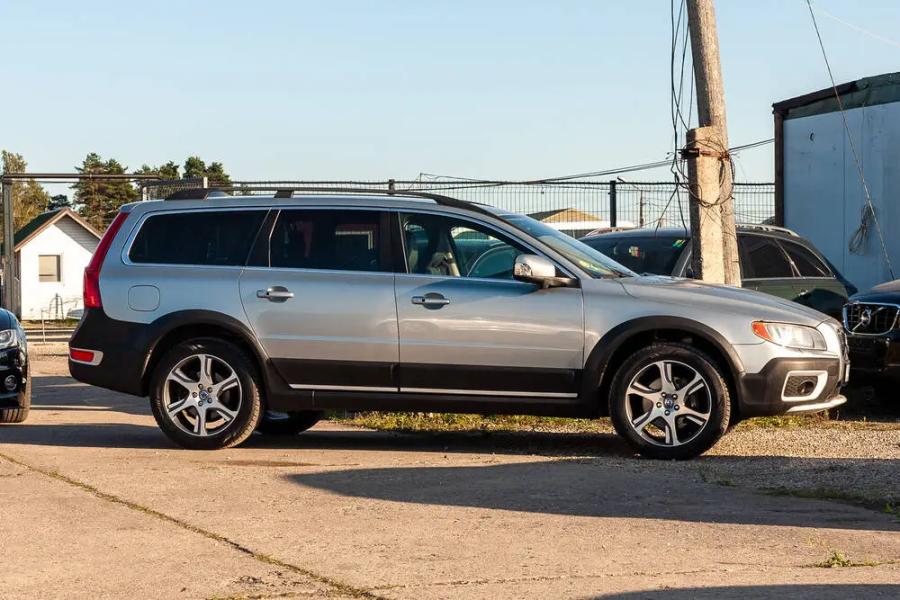 Pelēks Volvo XC70 2013 Rīga, ar dzinēja tilpumu 2.40 L un nobraukumu 330 tūkst. km par 10995 €, foto 8 vietnē AUTOMOTO.COM.LV